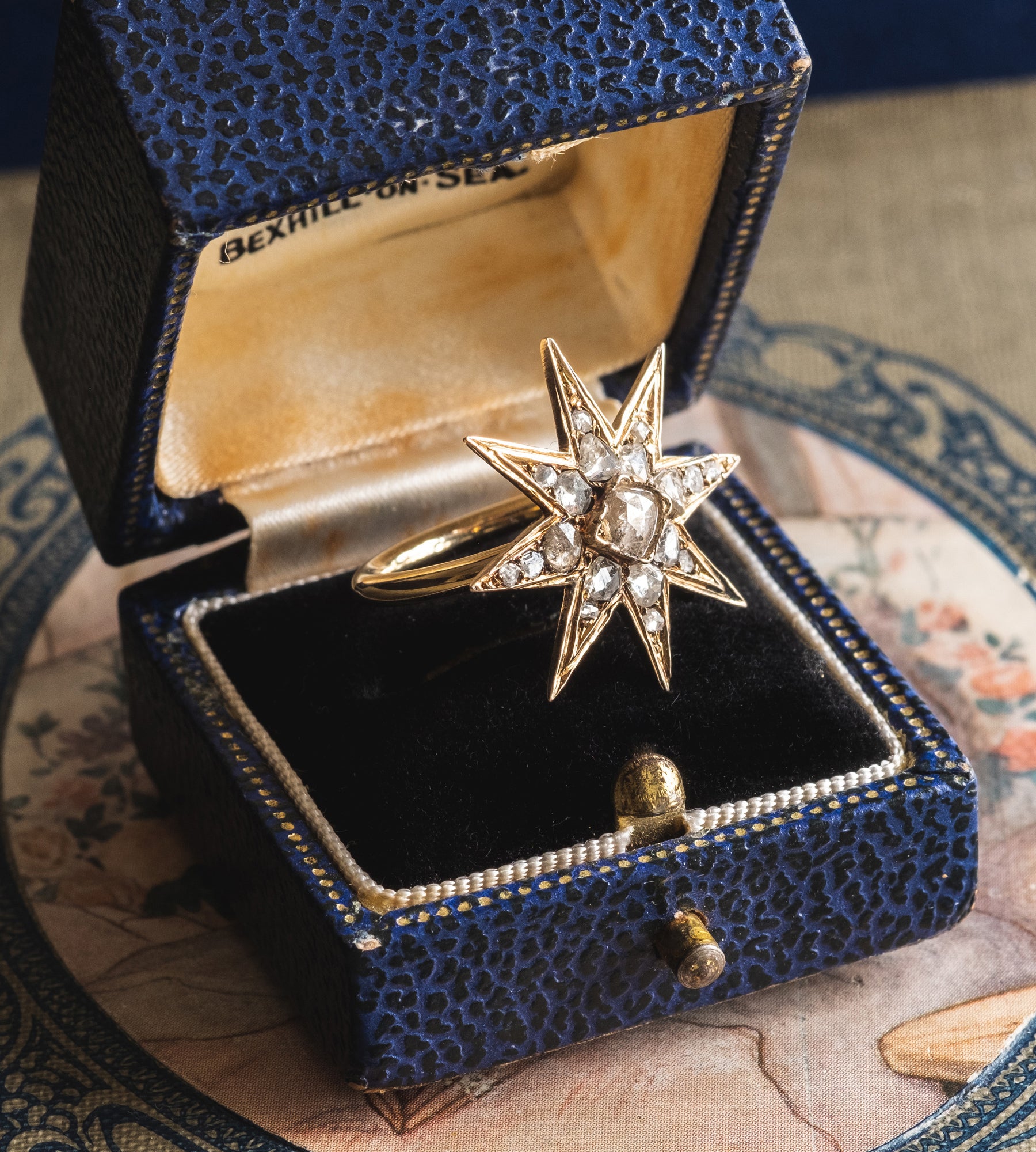 H stern star ring store